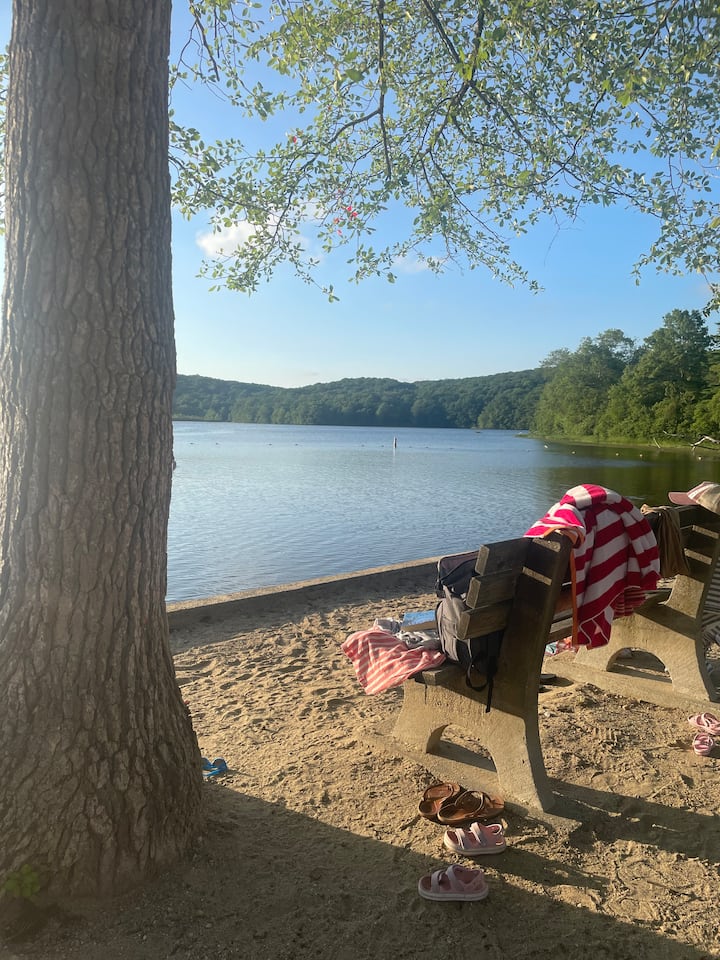 Charming Chester Retreat - Cottage - Connecticut