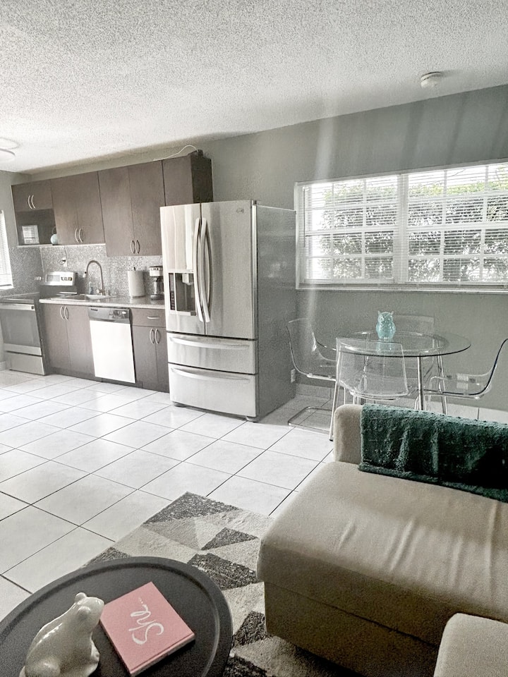 Zen Eclectic Retreat 1br Suite Near Stadium - Miami Gardens, FL