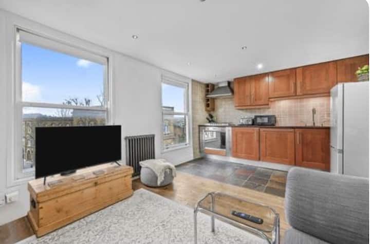 Camden Town 1 Bed Apartment - London Euston station