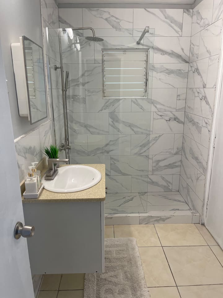 Pure Essence In Phoenix Park Village Portmore - Jamaica