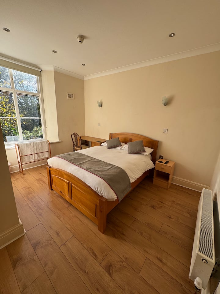 Stylish 2 En-suite Flat • Parking • Fast Wi-fi - Sheffield, UK