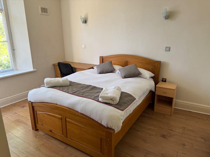 Spacious 2 Bed En-suite Flat In Leafy Nether Edge - The University of Sheffield
