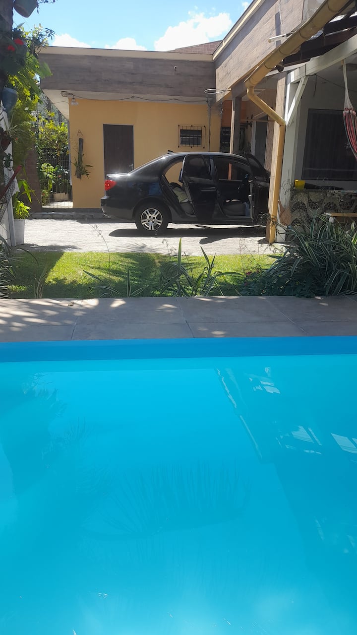 Casa 3 Dorm /Suite/5 Camas/c Piscina /4 Ar/ - Florianópolis