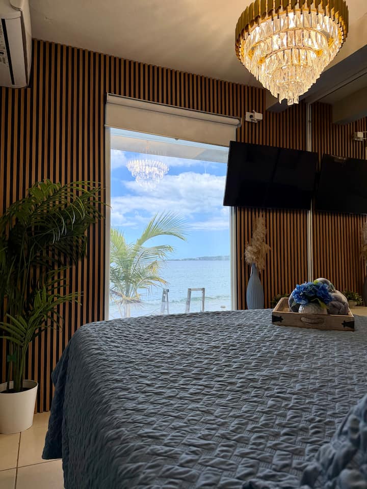 Waves & Sand Sunset Paradise Oceanfront Apt. #1 - Aguadilla