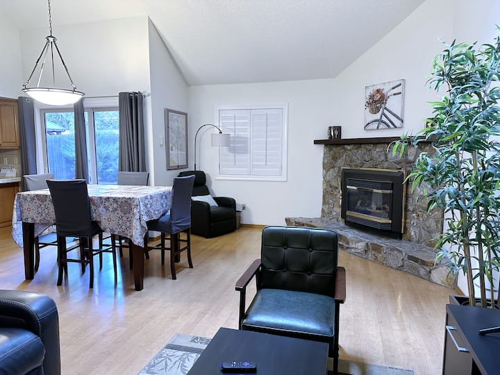Quiet 3br 2ba Townhome  Ac  Workspace  Yard - Flagstaff, AZ