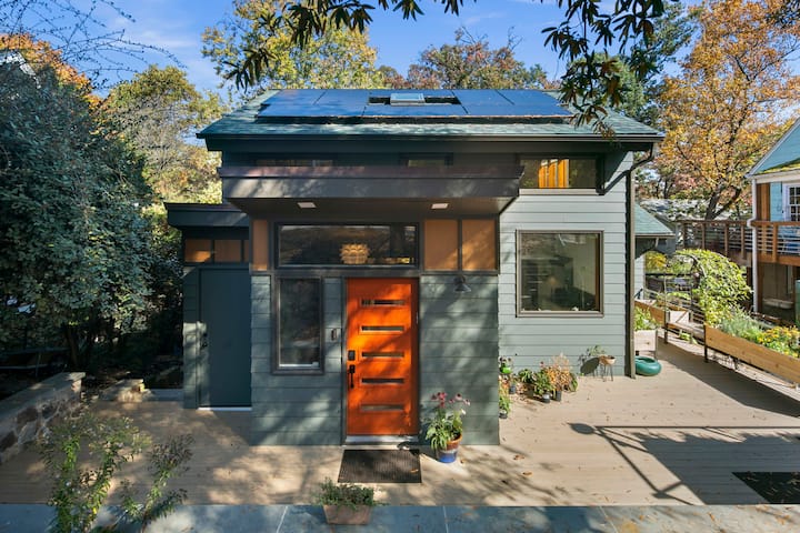 Modern Lux Oasis Near Dc, W/ Lotus Pond & Gardens - Takoma Park, MD