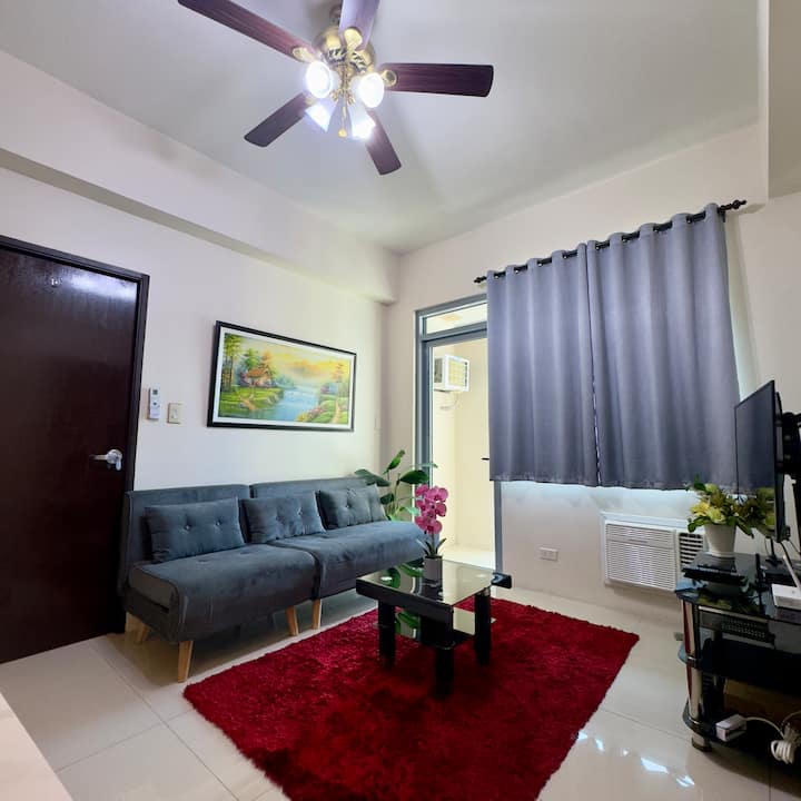 Cozy Park West W/balcony+parking In Bgc - Taguig
