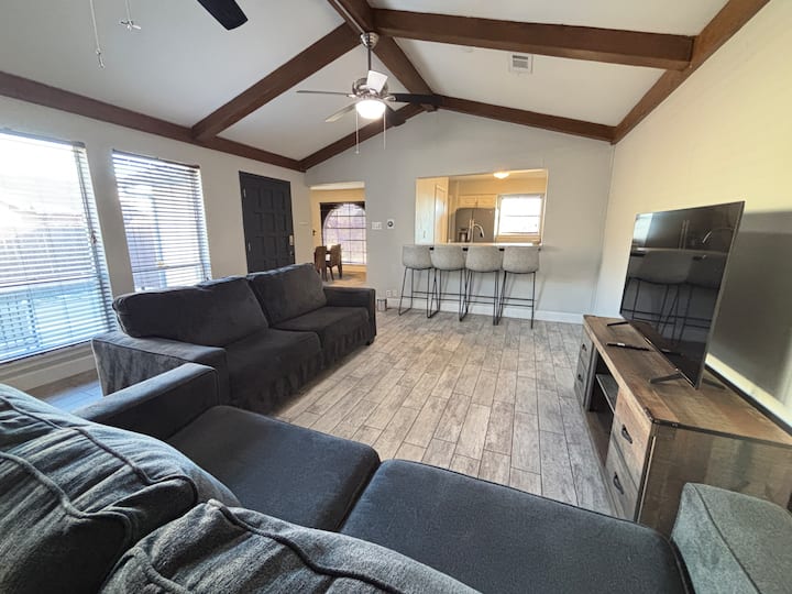 Nearby Hospitals & Conveniently Located To Dfw - Dallas, TX