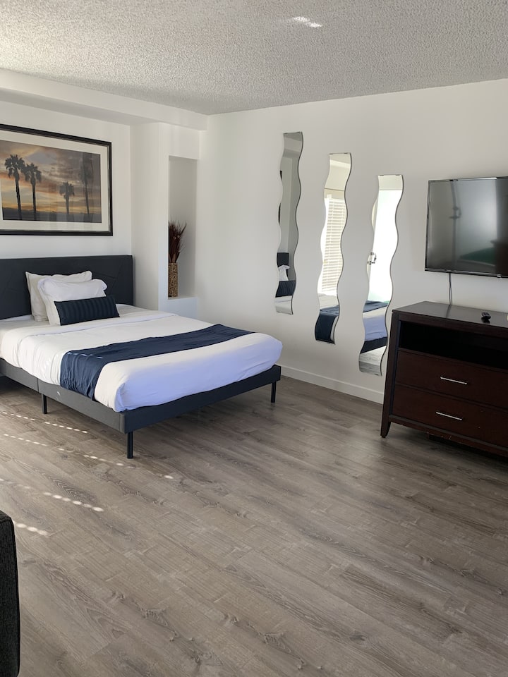 50 - Deluxe Studio Suite With Kitchen - Sleeps 3 - Palm Springs