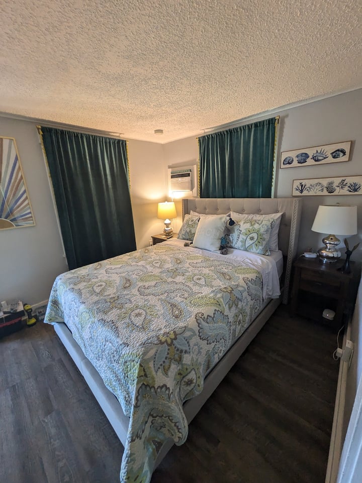 Kenwood Veranda Suite Apt-3 In St. Petersburg, Fl - St. Petersburg, FL
