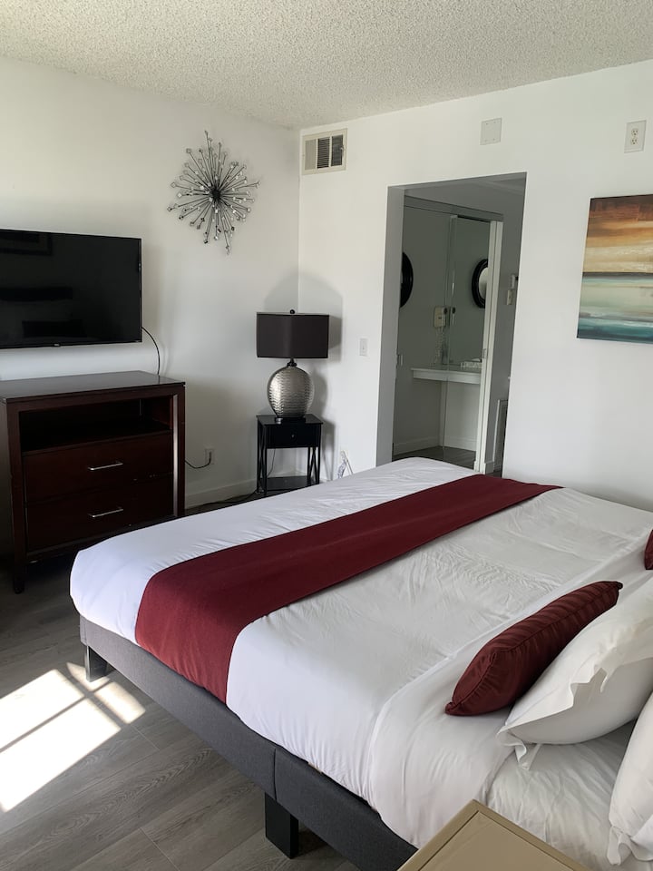 55 - Luxury King Ste (1 Bedroom, 2 Bath, Kitchen) - Palm Springs, CA