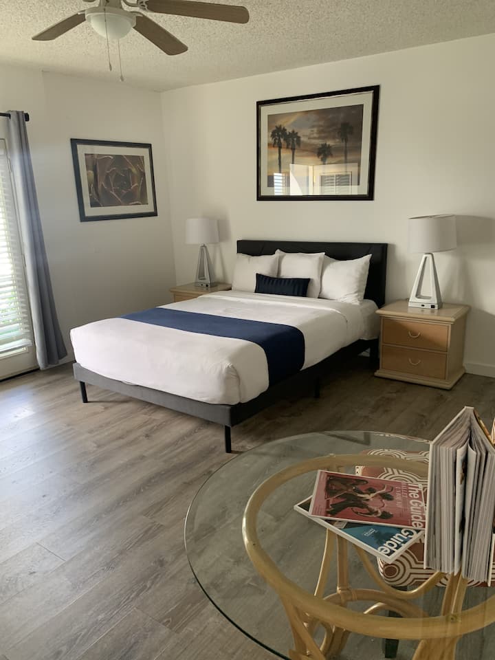 57 - Studio Suite W/ Kitchen - Palm Springs, CA