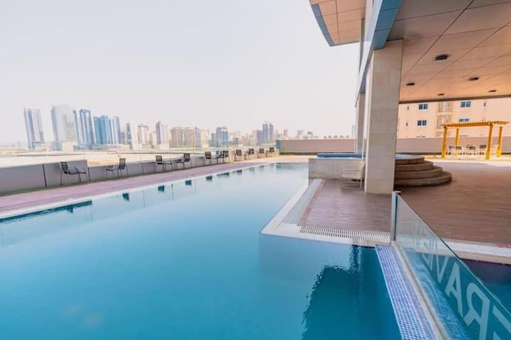 Golden Oasis: Sea & City Views - Bahrain