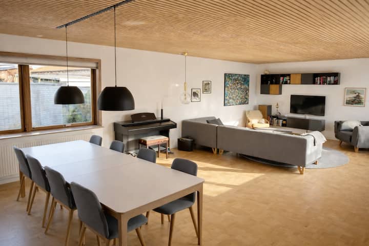 Stort Hus Med Spa, Orangeri, Trampolin Og Shelter - Aarhus