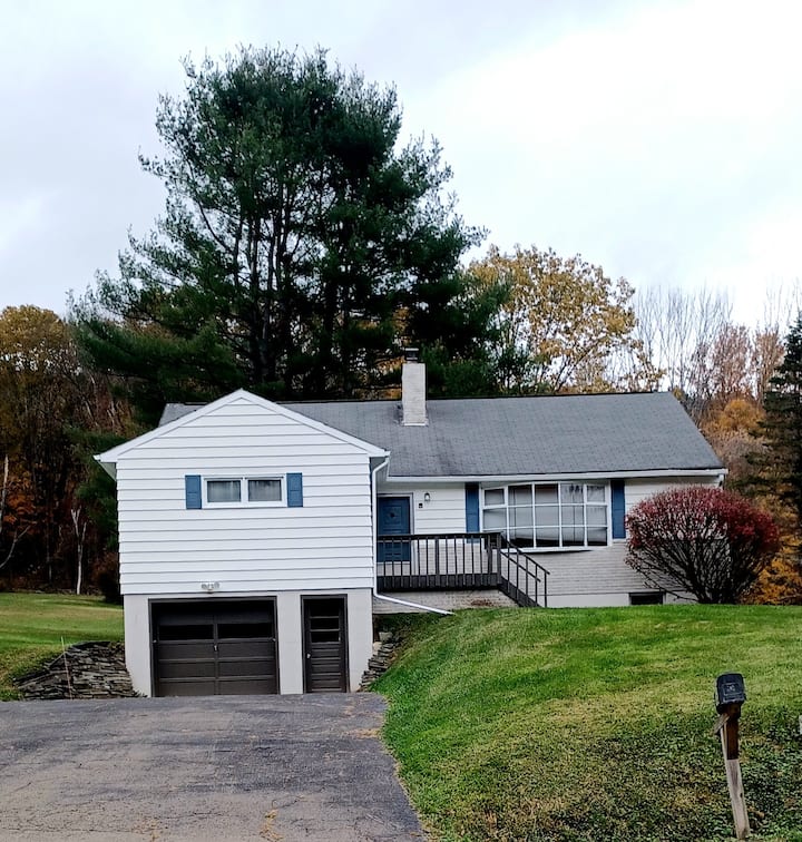 Country Tranquility Yet Close To Everything - Binghamton, NY