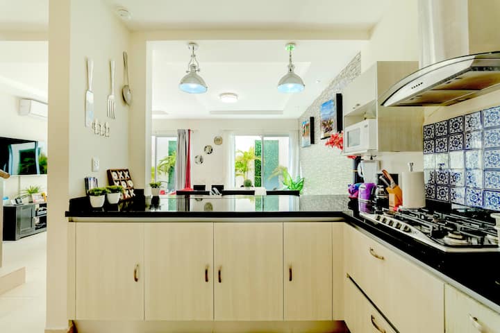 Spacious Private Cancun Home• Pool Wifi Patio Xbox - Cancún