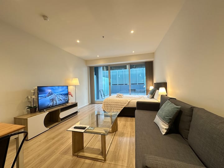 Modern City Studio – Private Kitchen & Bathroom #1 - Adelaide