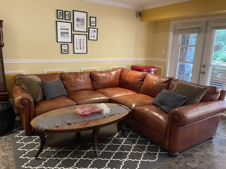 Beautiful Three Bedrooms With Two Bathroom Suite - Langley