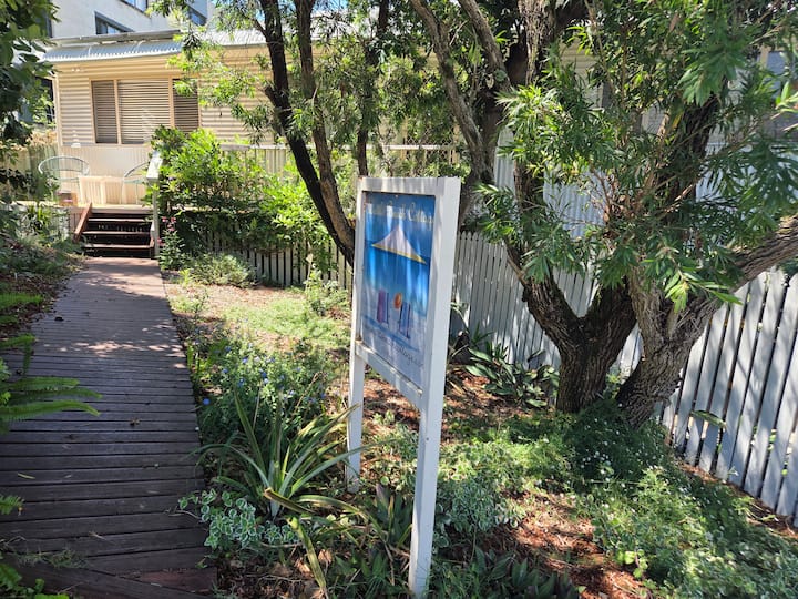 Wattle Beach Cottage, Pet Friendly Beach Retreat - Port Macquarie