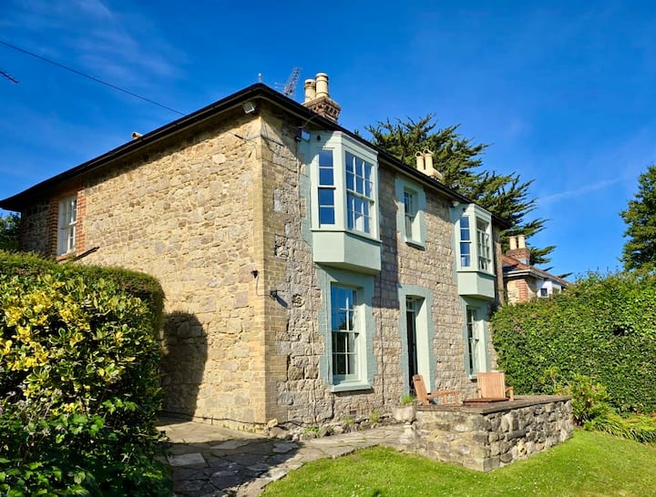 Pretty Seaside Home |Sea Views | Newly Renovated - Hampshire
