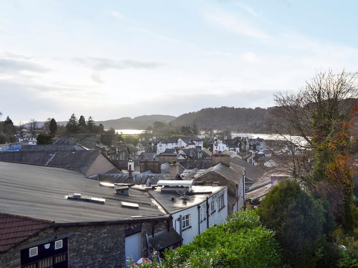 2 Bedroom Accommodation In Bowness-on-windermere - Ambleside