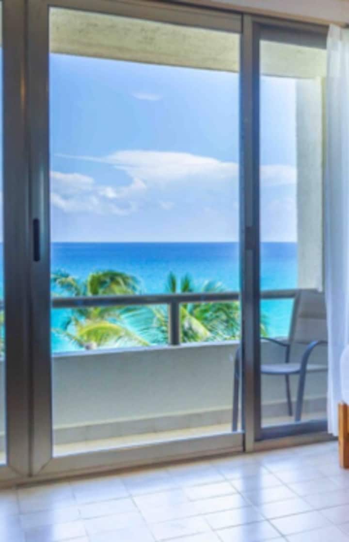 Inviting Ocean View Hotel Zone Studio - Cancún