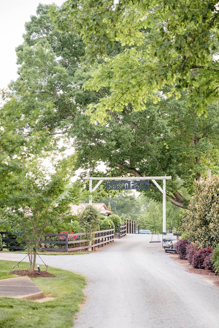 The Chic Farmhouse, A Boutique Farm Stay - Gastonia, NC