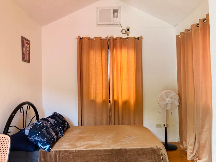 Cozy Studio Unit ( Watering Hole Apartments ) - Puerto Galera