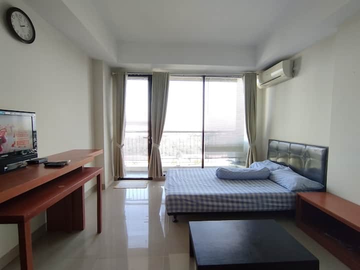 Studio Apartment At Beverly Dago. 2 Bed. City View - Bandung