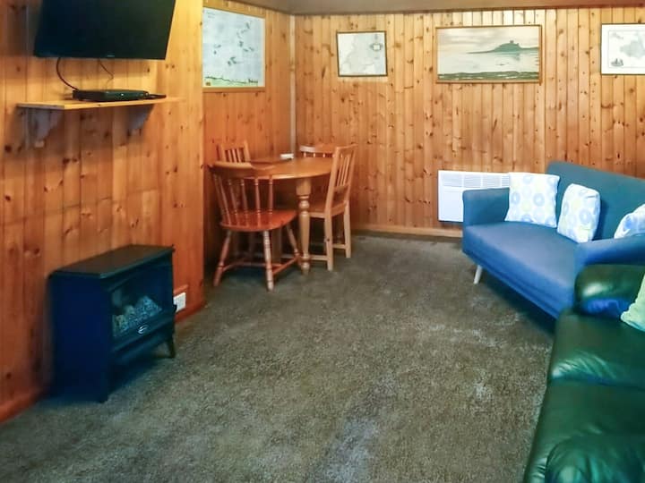 An Affordable Terraced Cottage Just 50 Yards From The Harbour At Seahouses. - Bamburgh