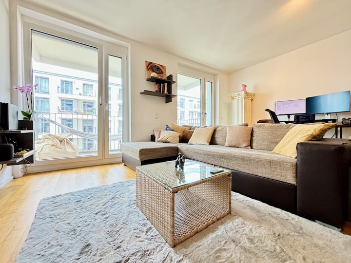 Modern Apartment Suite Right @ Berlin Wall Gallery - Berlin