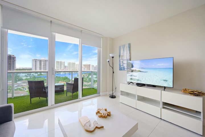 Condominio Moderno Con Vistas A La Bahía. Wifi, Estacionamiento, Tenis, Parque Infantil Y Mucho Más! - Aventura, FL