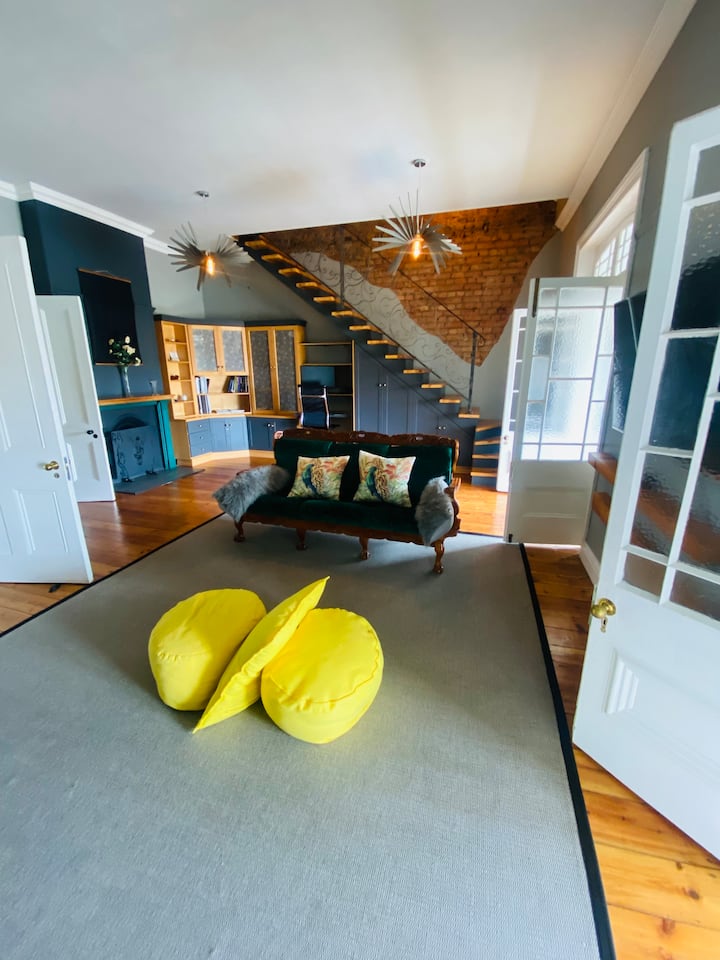 Green Point Townhouse | Walk To The Waterfront! - Cape Town