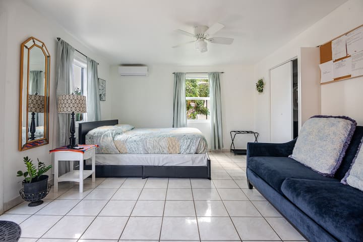 Cozy Private Suite, 5 Mins To Mia Airport - Miami, FL