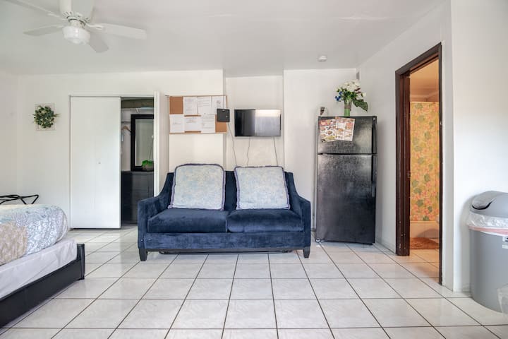 Cozy Private Suite, 5 Mins To Mia Airport - Miami, FL