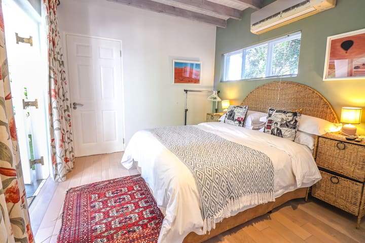 Whale Cottage With Airconditioning - Hermanus