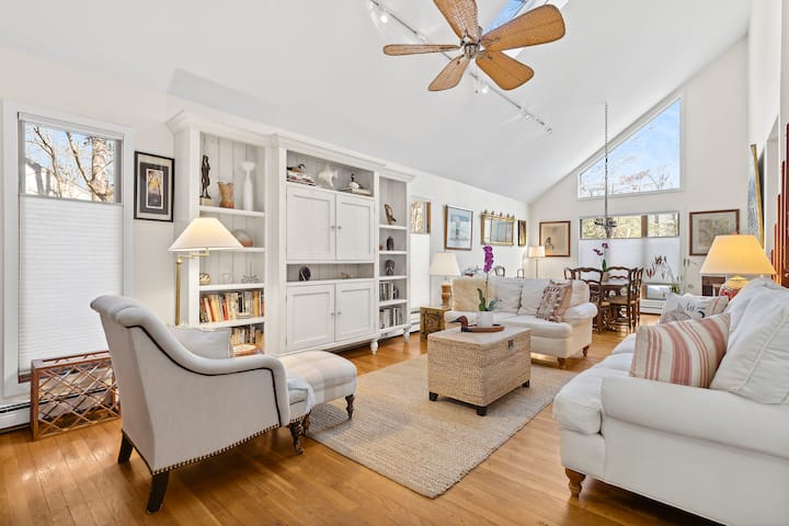 Two Swells Cottage Hamptons Home - Beach, NY