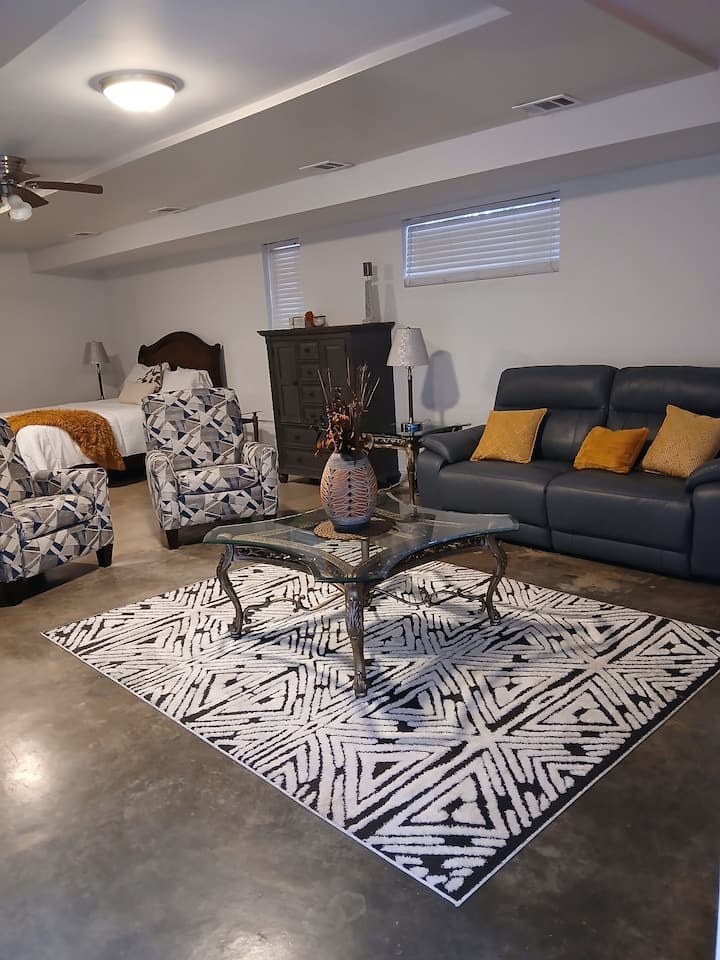Urban Airport Loft - Jonesboro, GA