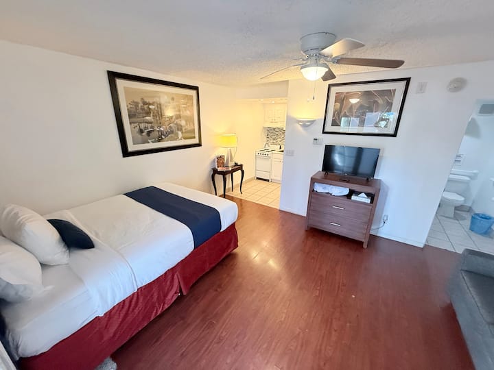 47 - Studio Suite (Ada Compliant Bathroom) - Palm Springs