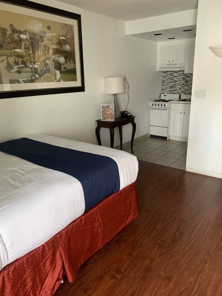 47 - Studio Suite (Ada Compliant Bathroom) - Palm Springs