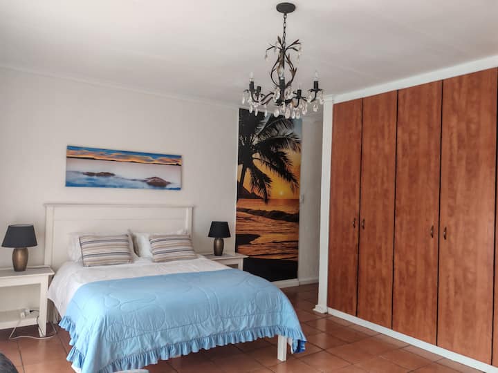 Sunset On Silver Beautiful S/catering Studio Apt - Krugersdorp