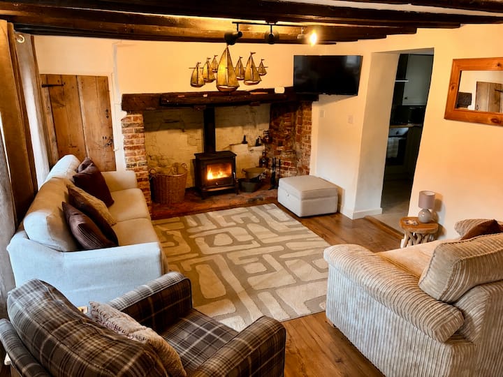 Cosy Norfolk Broads Cottage | Opposite Village Pub - Wroxham
