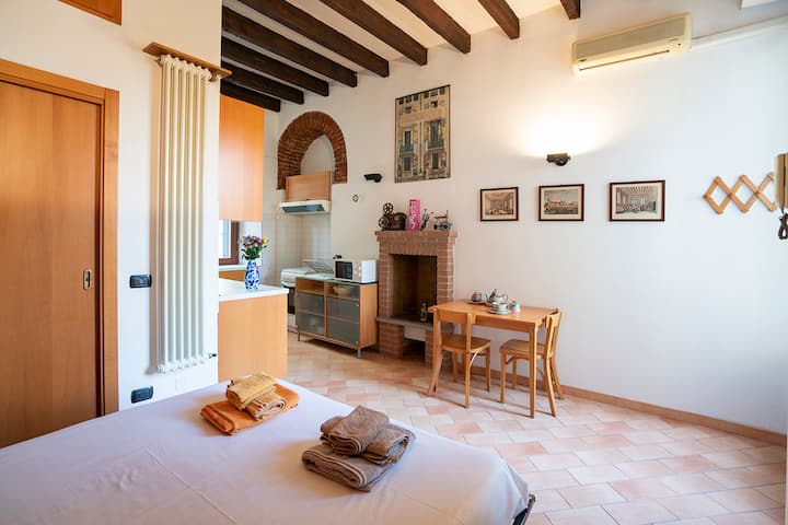 Cozy Studio Apartment-downtown-subway Portavenezia - Milan Central Station