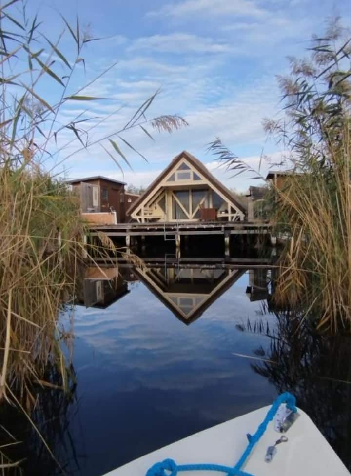 Pfahlbau Sunset I  
 Top Lage In Rust
Mit E-boot - Neusiedler See