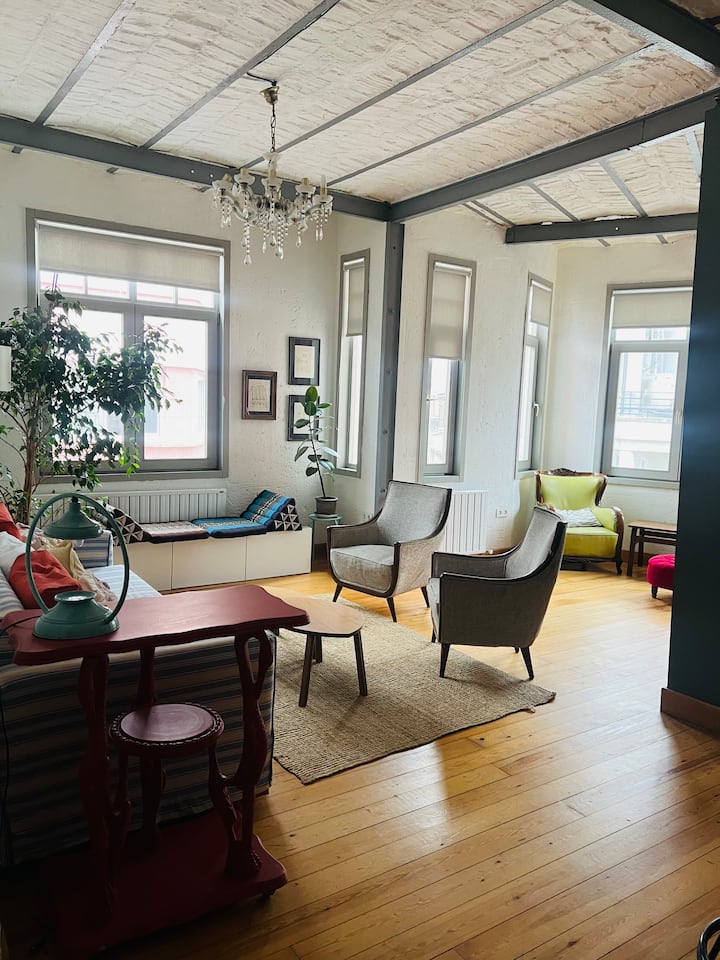 Great Location, Sunlit Historical Building, 1 Bdr - İstanbul