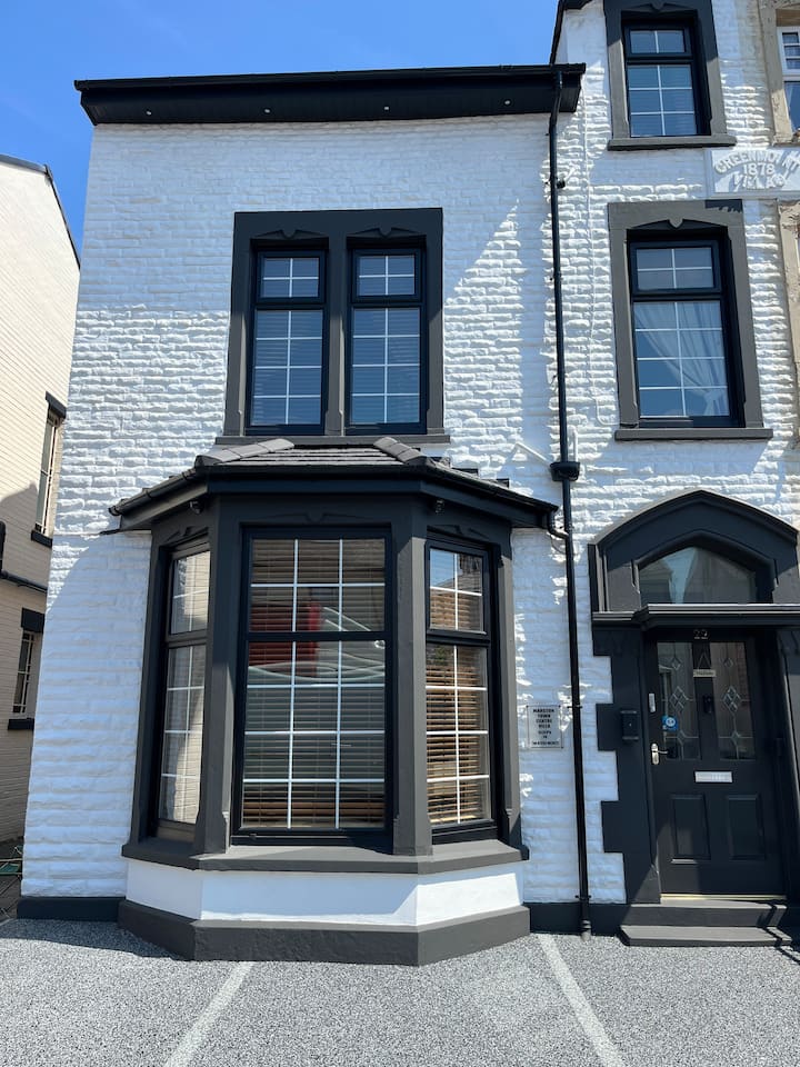 Marston Town Centre Villa - Blackpool