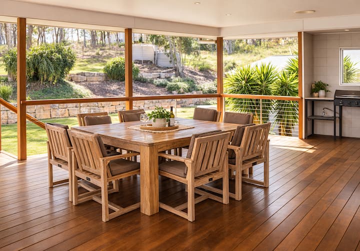 Modern 6 Bedroom Family Home - Toowoomba