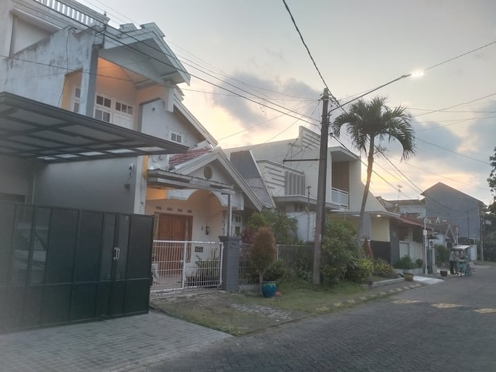 Tiara Araya Guesthouse - Malang