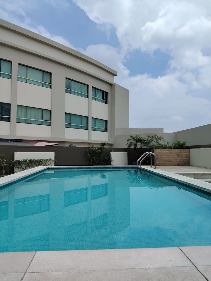 Suite En Pacific Plaza-seguridad-parqueo - Ecuador