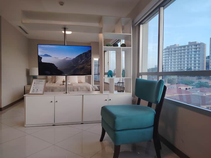 Suite Moderna Con Piscina | Wifi Rápido | Kennedy - Guayaquil